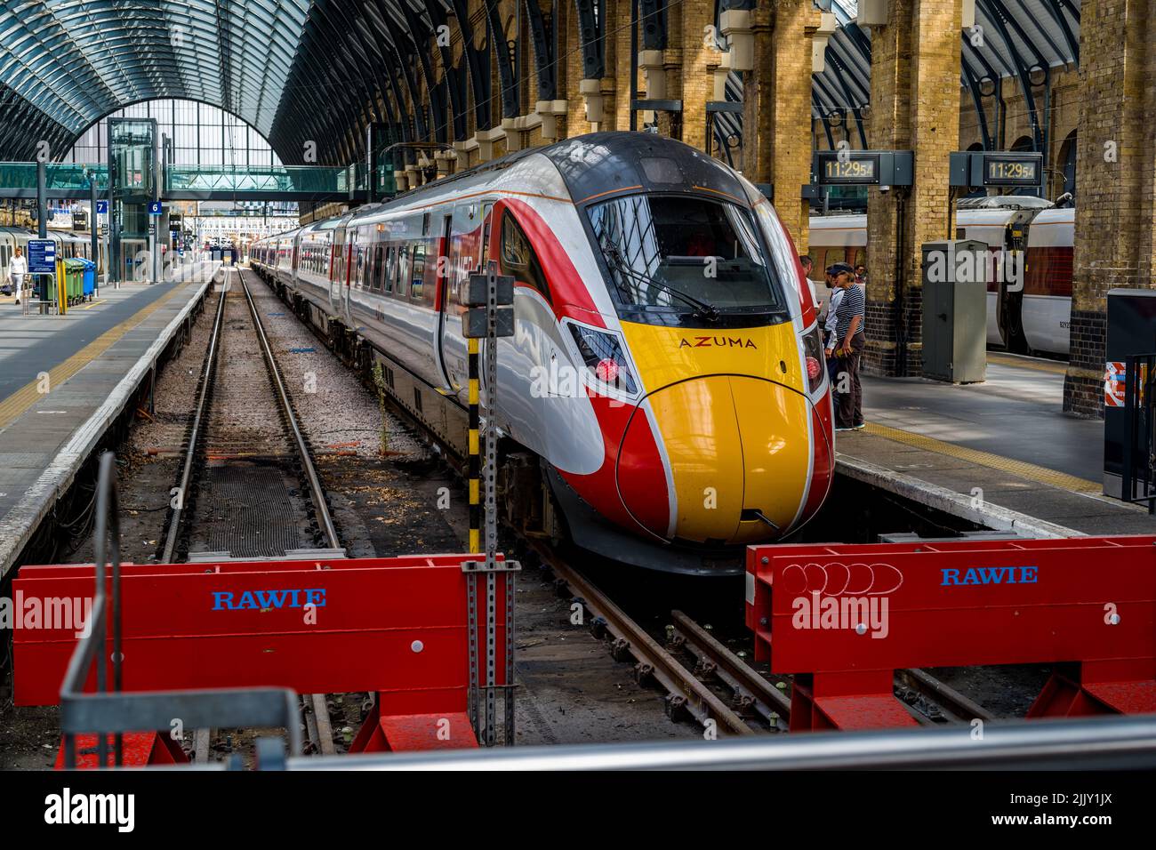 Gare de Kings Cross LNER Azuma train à la gare de Kings Cross de ...