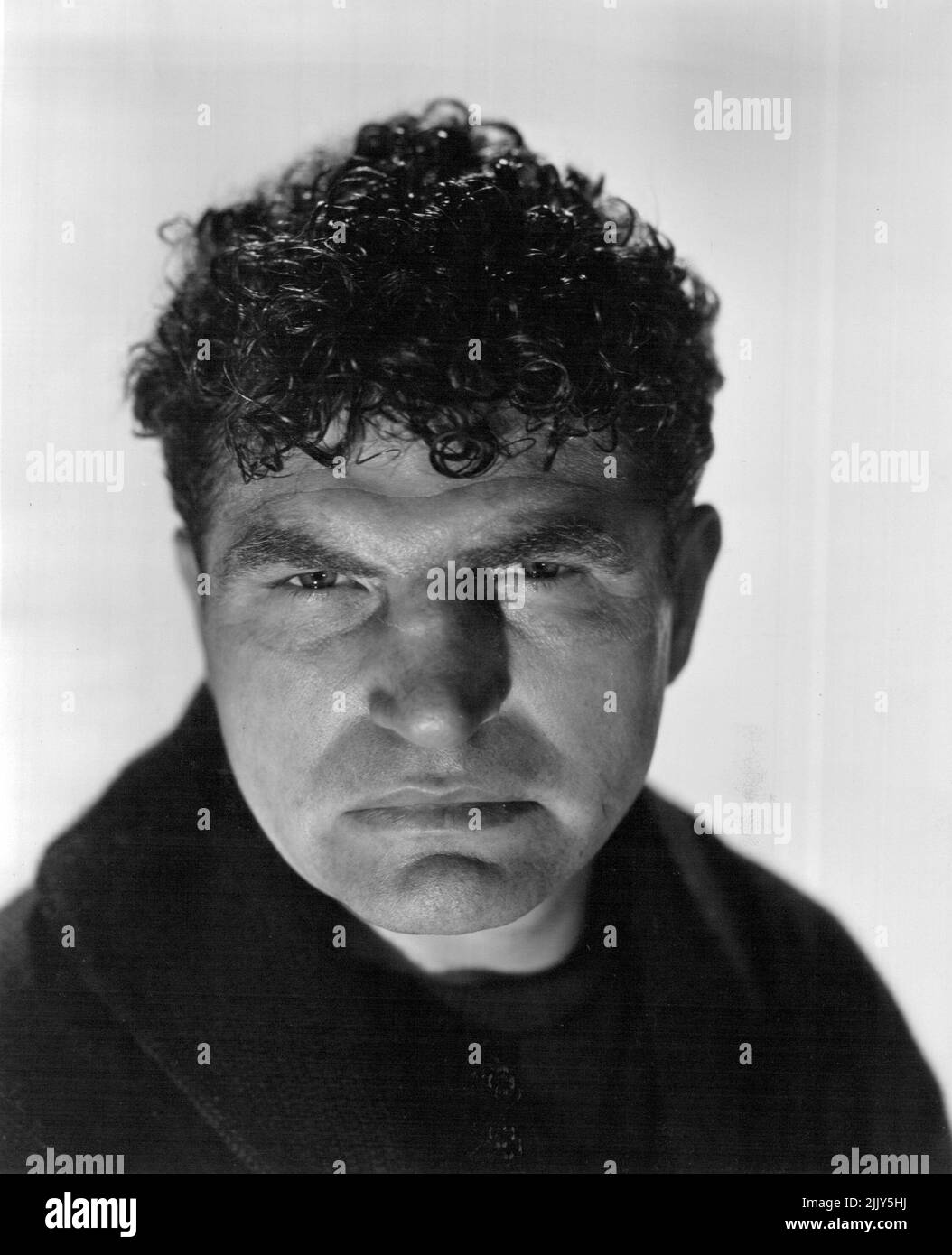 La photo ci-jointe de Lou Nova, ancien compétiteur poids lourd connu à ...