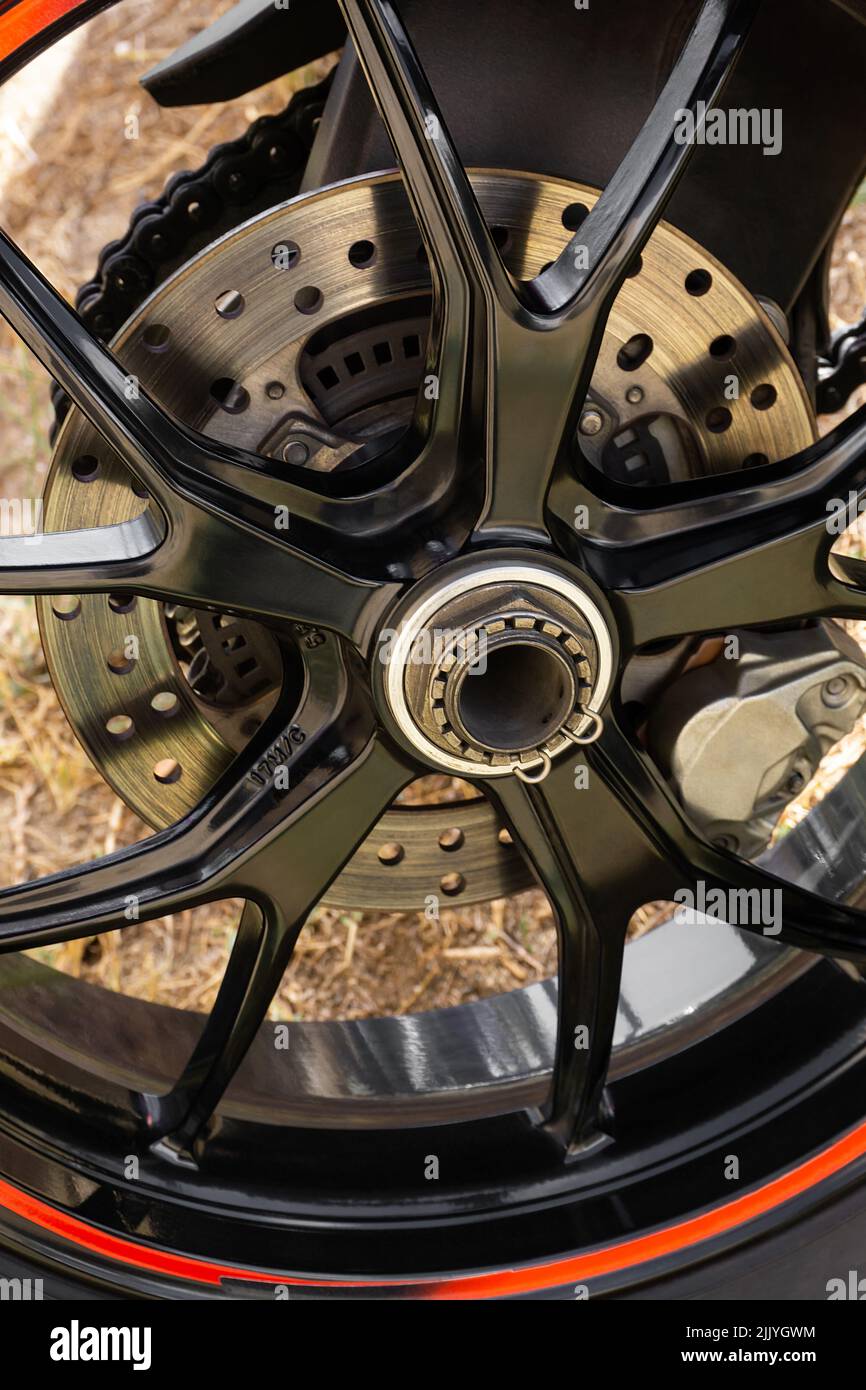 Moto roue Banque de photographies et d’images à haute résolution - Alamy