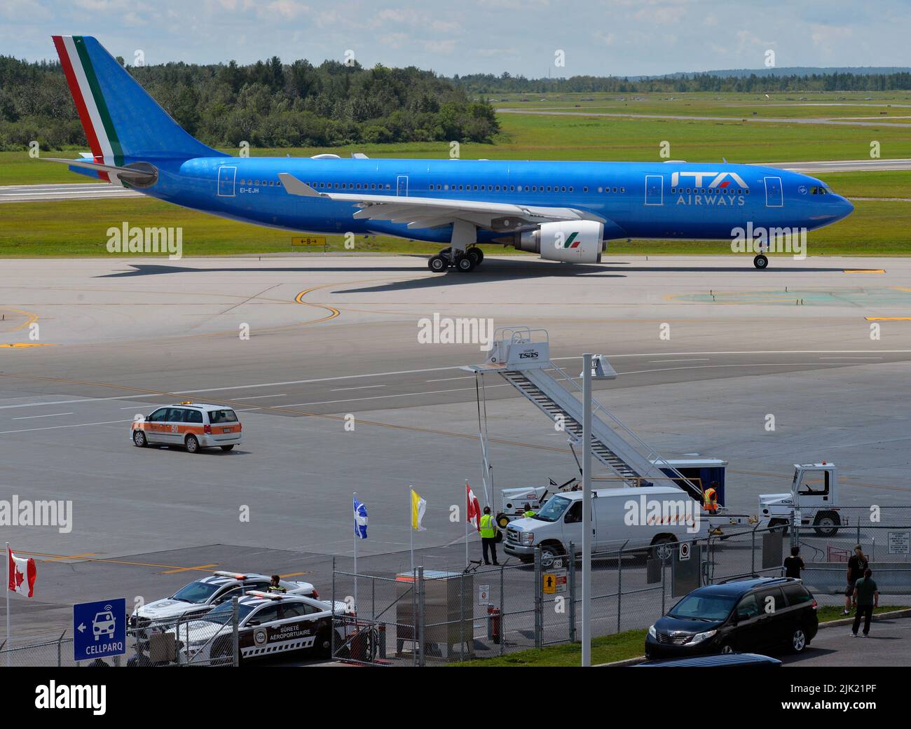 Pape en avion Banque de photographies et d’images à haute résolution ...