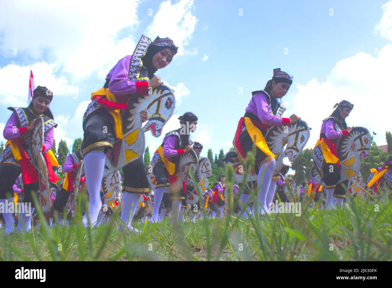'Yogyakarta, Indonésie - 2 mai 2019, brisant la danse jathilan (tari ...