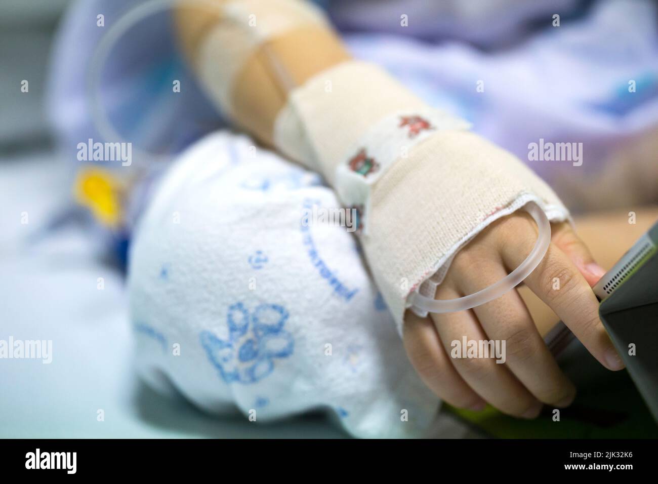 Enfant malade hôpital Banque de photographies et d’images à haute ...