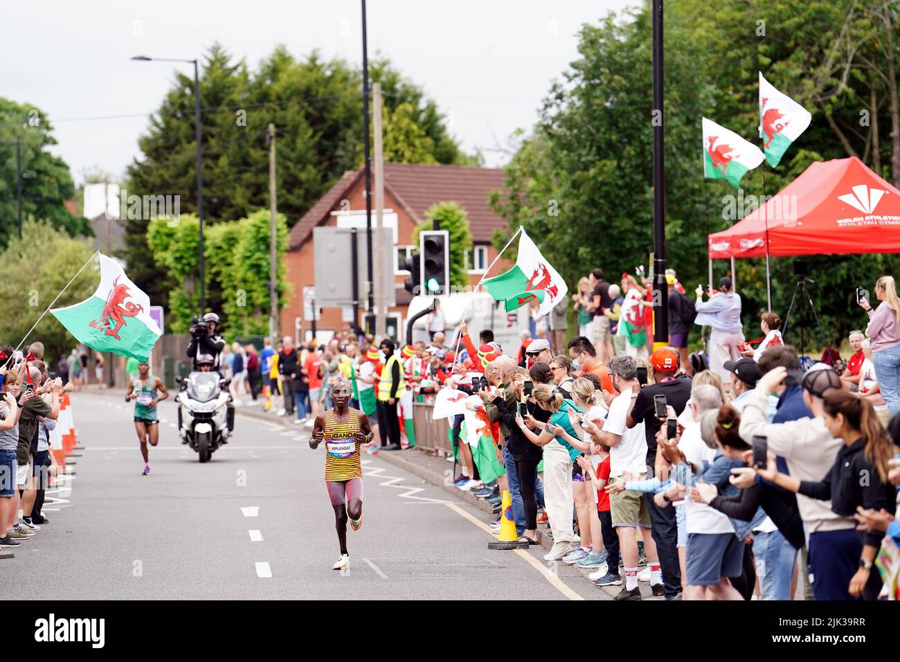 Victor Kiplangat, de l'Ouganda, est à la tête d'Alphonce Felix Simbu ...