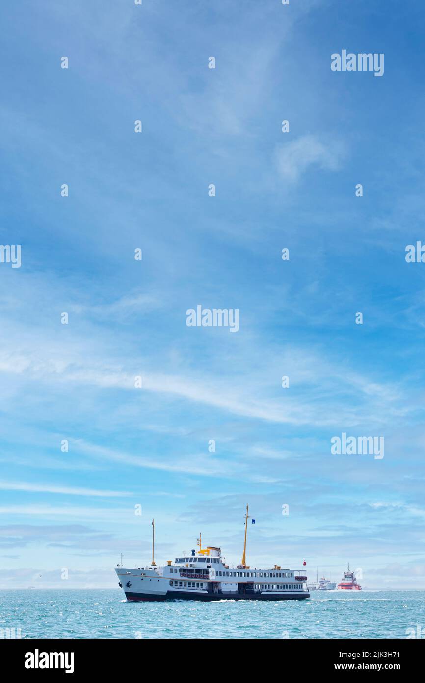 Ferry side view Banque de photographies et d’images à haute résolution ...