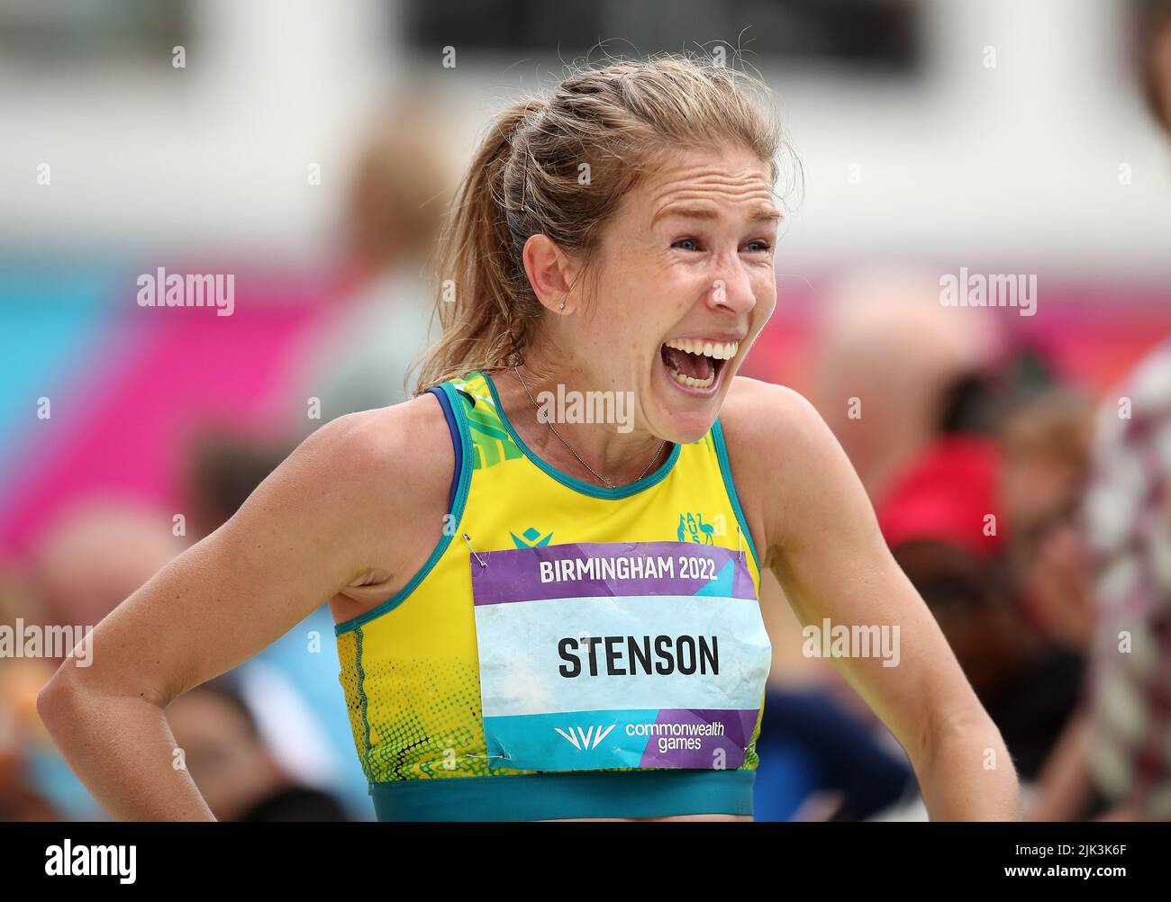 Jessica Stenson, une australienne, célèbre la médaille d'or du Marathon ...