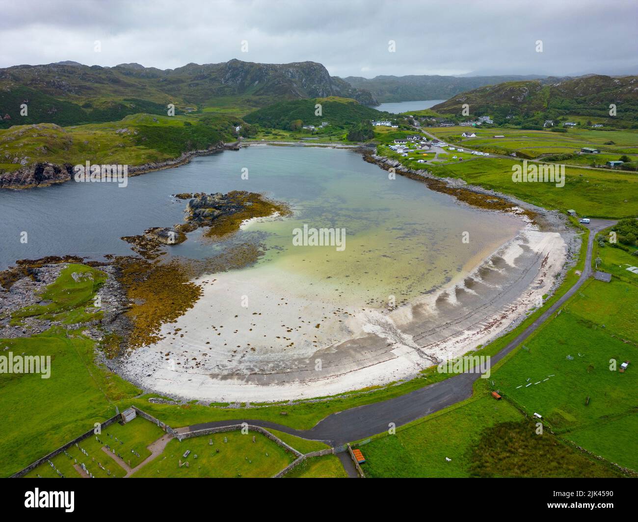 Vue aérienne de la baie de Scourie à Scourie sur la route de la North ...