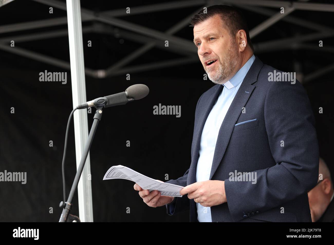 Le Rév Stephen Hibbert, pendant le service de Claudy, Co Londonderry ...