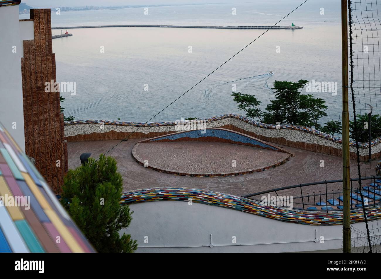 Salerne, le parc municipal de Vietri sul Mare, décoré avec les ...