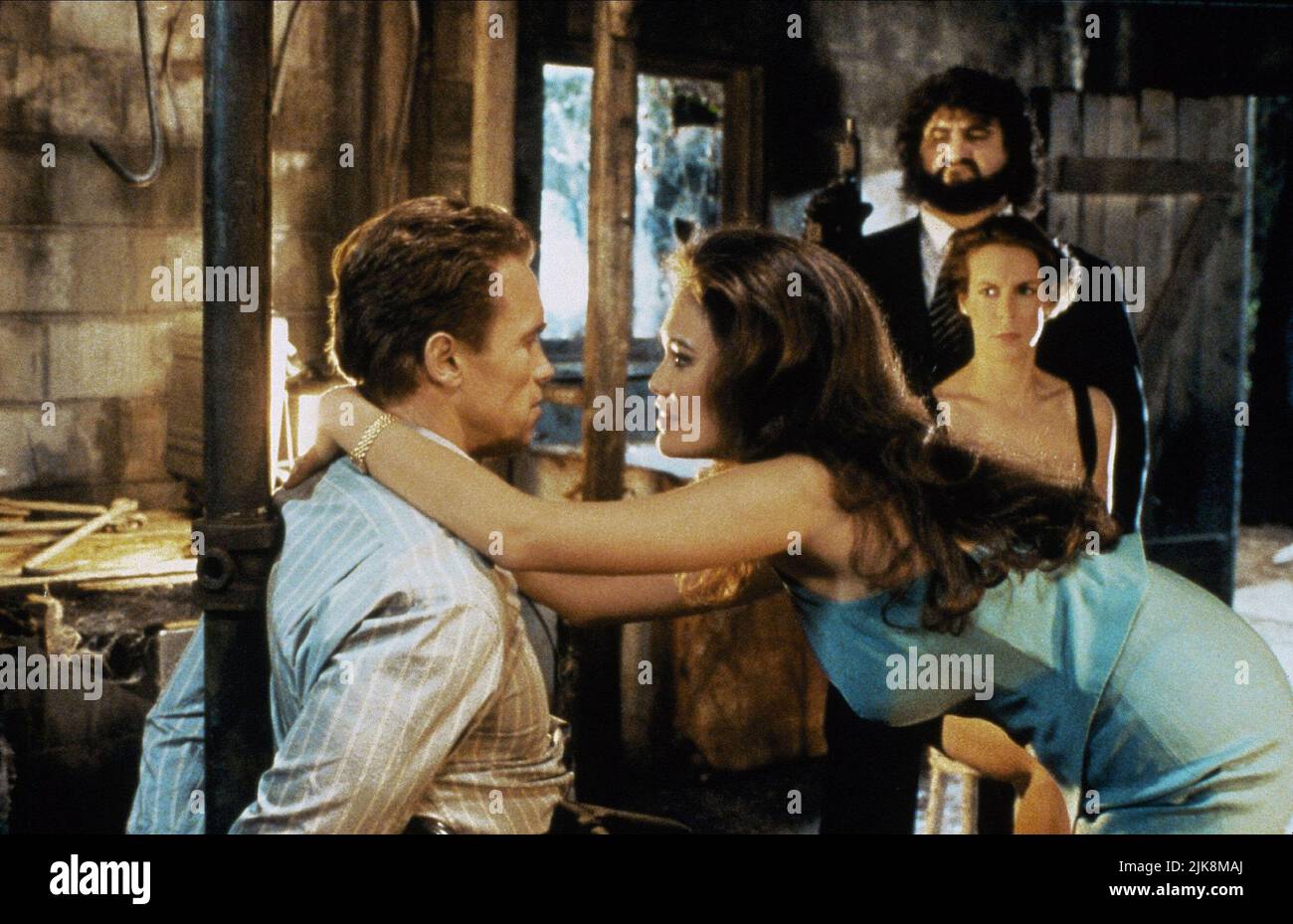 Arnold Schwarzenegger, TIA Carrere & Jamie Lee Curtis film: True Lies ...