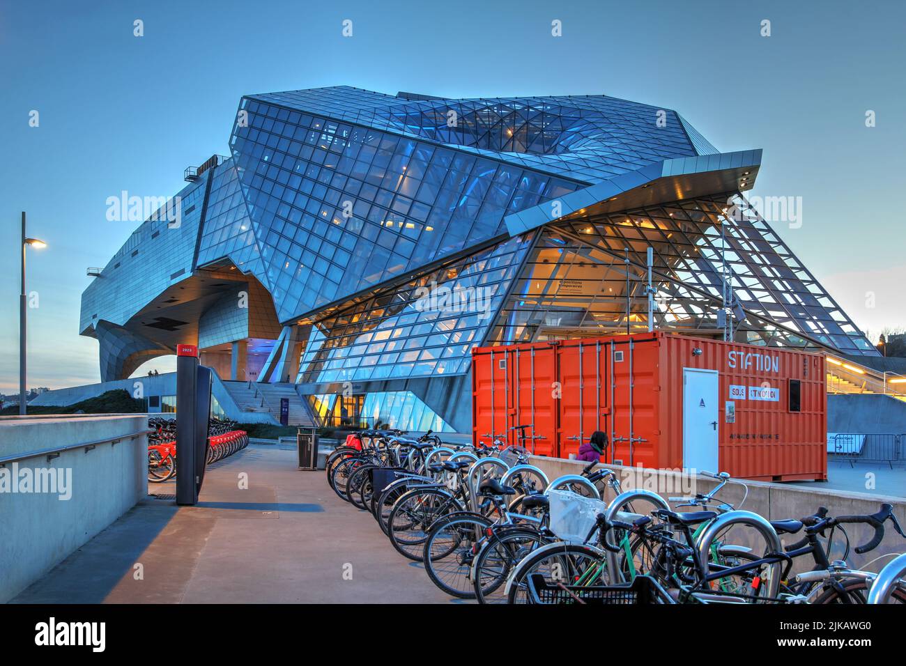Bâtiment futuriste musée confluence Banque de photographies et d’images ...