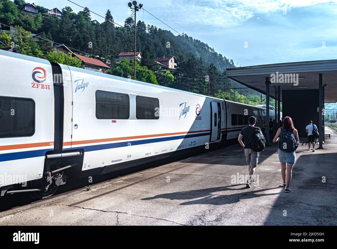 Train de talgo Banque de photographies et d’images à haute résolution ...