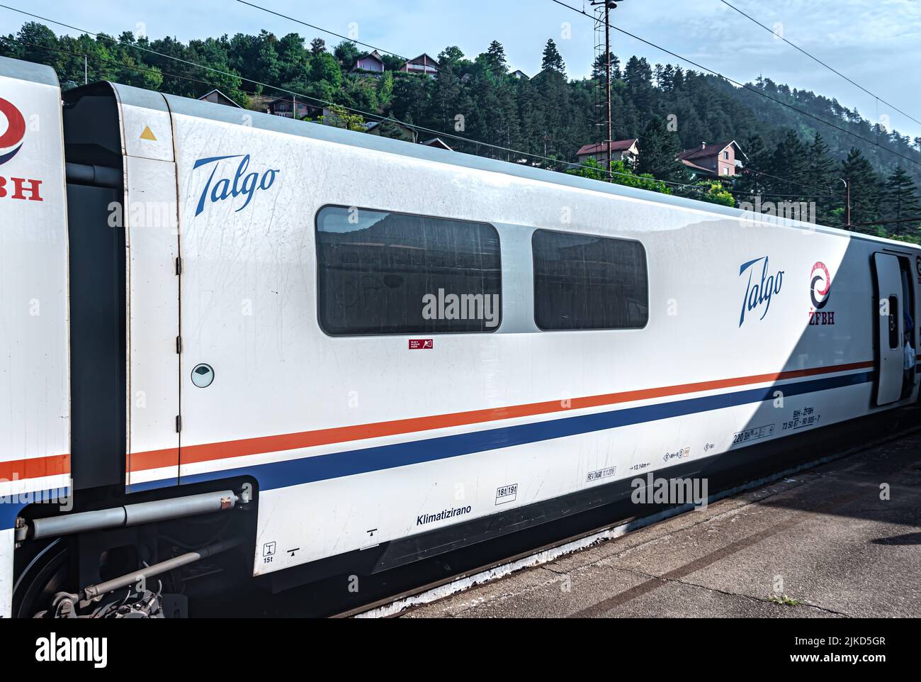 Train de talgo Banque de photographies et d’images à haute résolution ...