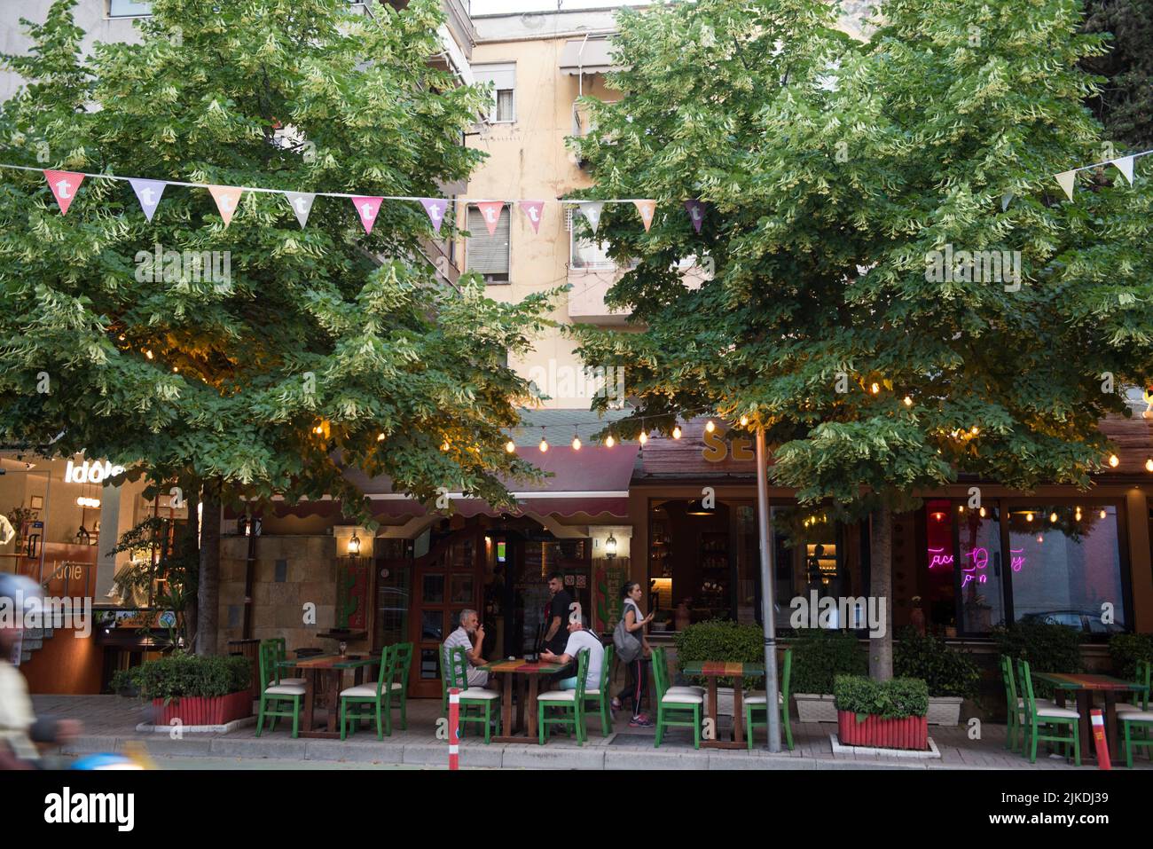 Blloku district tirana albania europe Banque de photographies et d ...