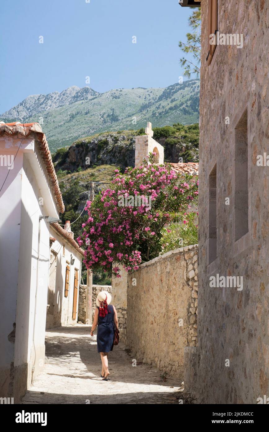 Dhermi, village de la côte Ionienne, adochée aux monts Cerauniens ... Dhermi, village de la côte Ionienne, adochée aux monts Cerauniens ...