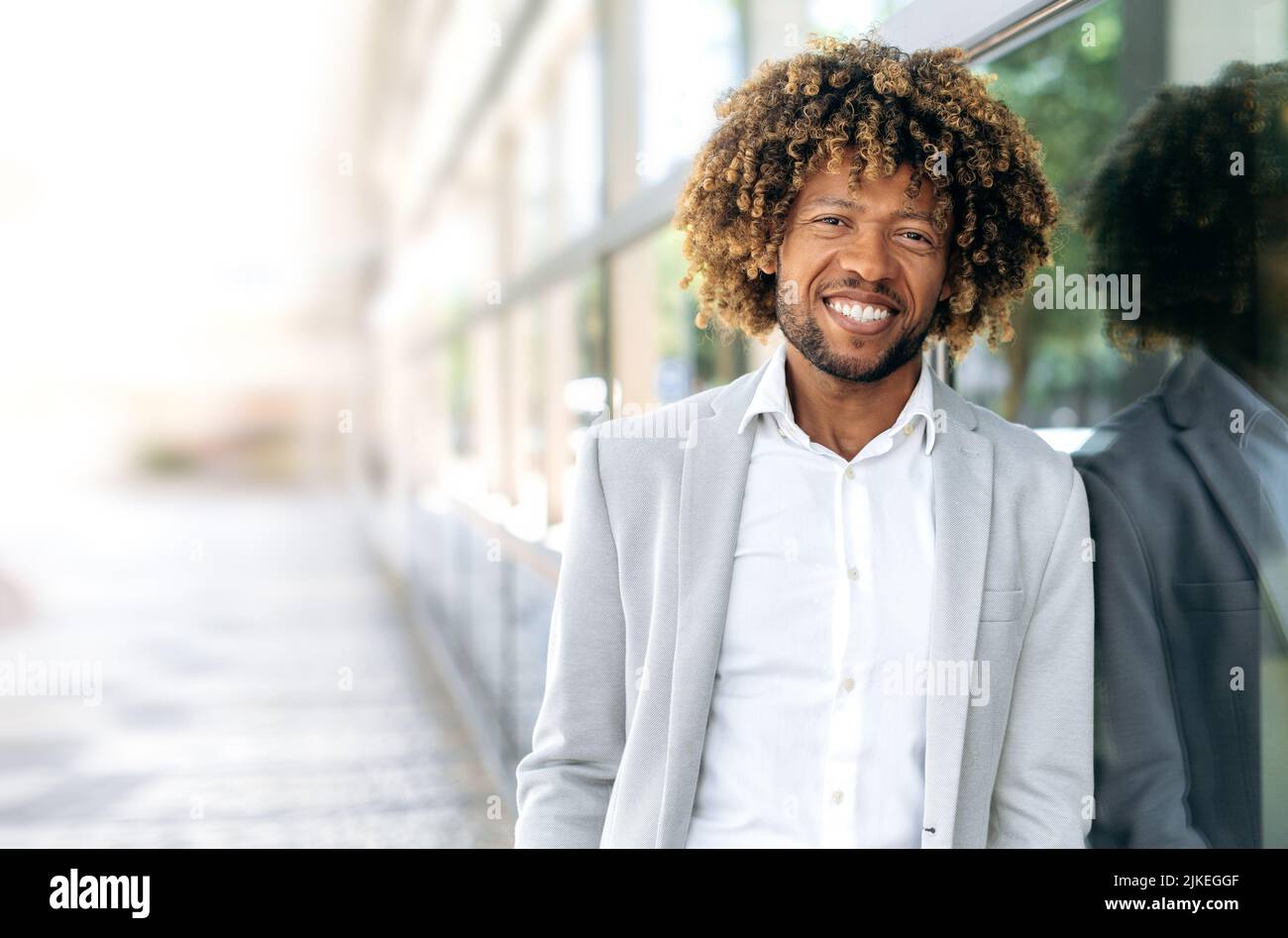 Man curly black hair close up Banque de photographies et d’images à ...