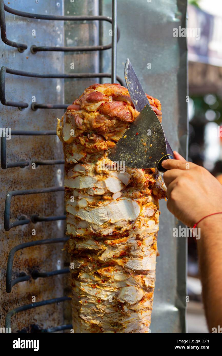 Coupe avec couteau Chef doner Doner kebab turc traditionnel de la ...
