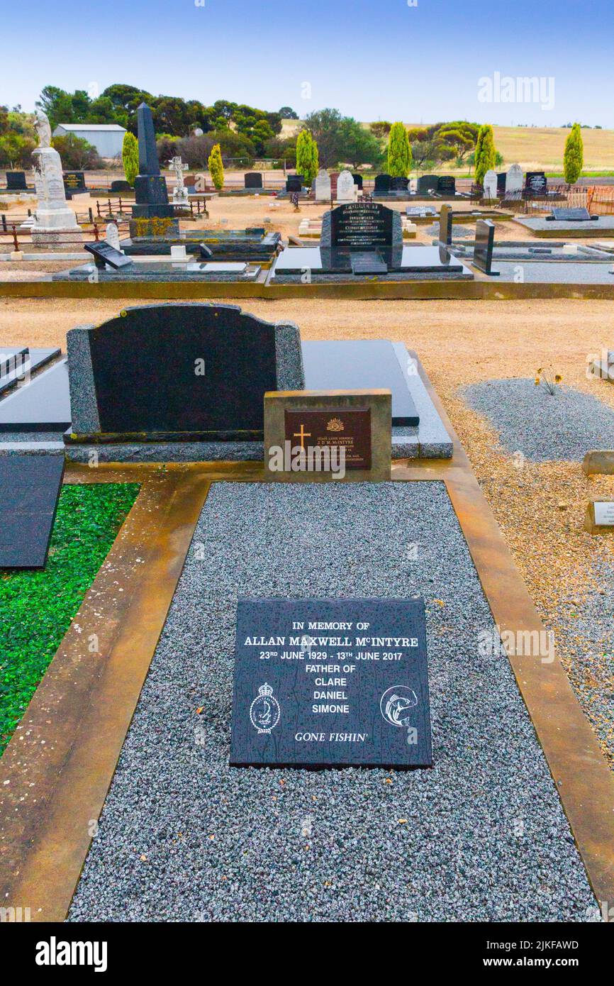La tombe d'Allan Maxwell 'Max' McIntyre au cimetière de Stansbury, sur ...