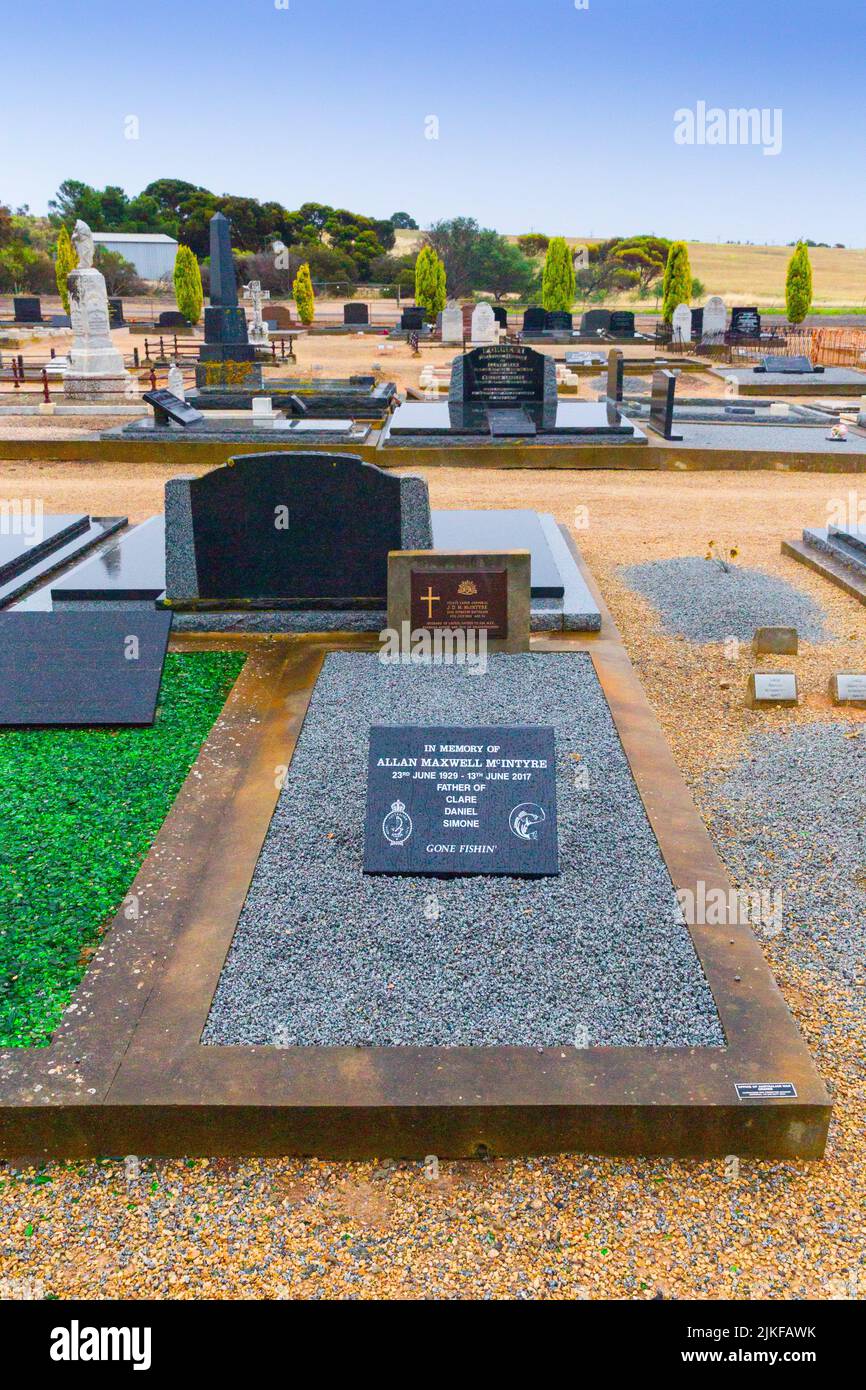 La tombe d'Allan Maxwell 'Max' McIntyre au cimetière de Stansbury, sur ...