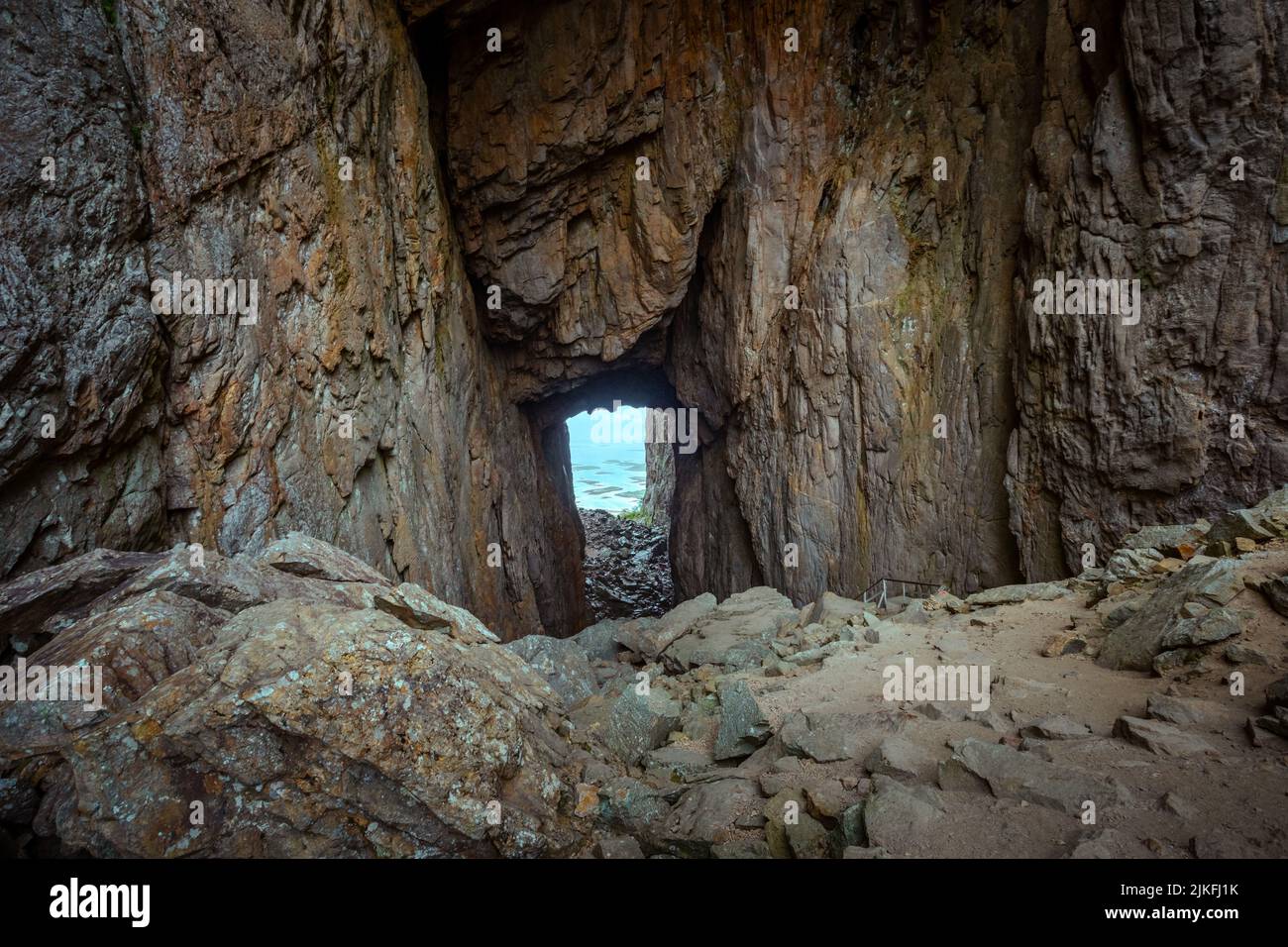 Le trou dans la montagne Banque de photographies et d’images à haute ...