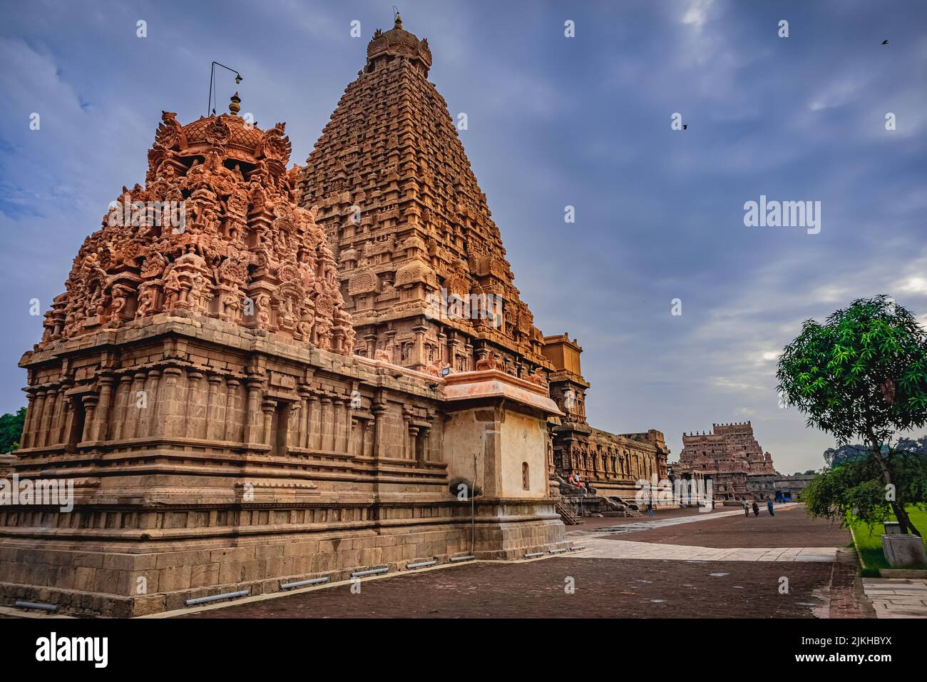 Le Grand Temple de Tanjore ou le Temple de Brihadeshwara a été ...