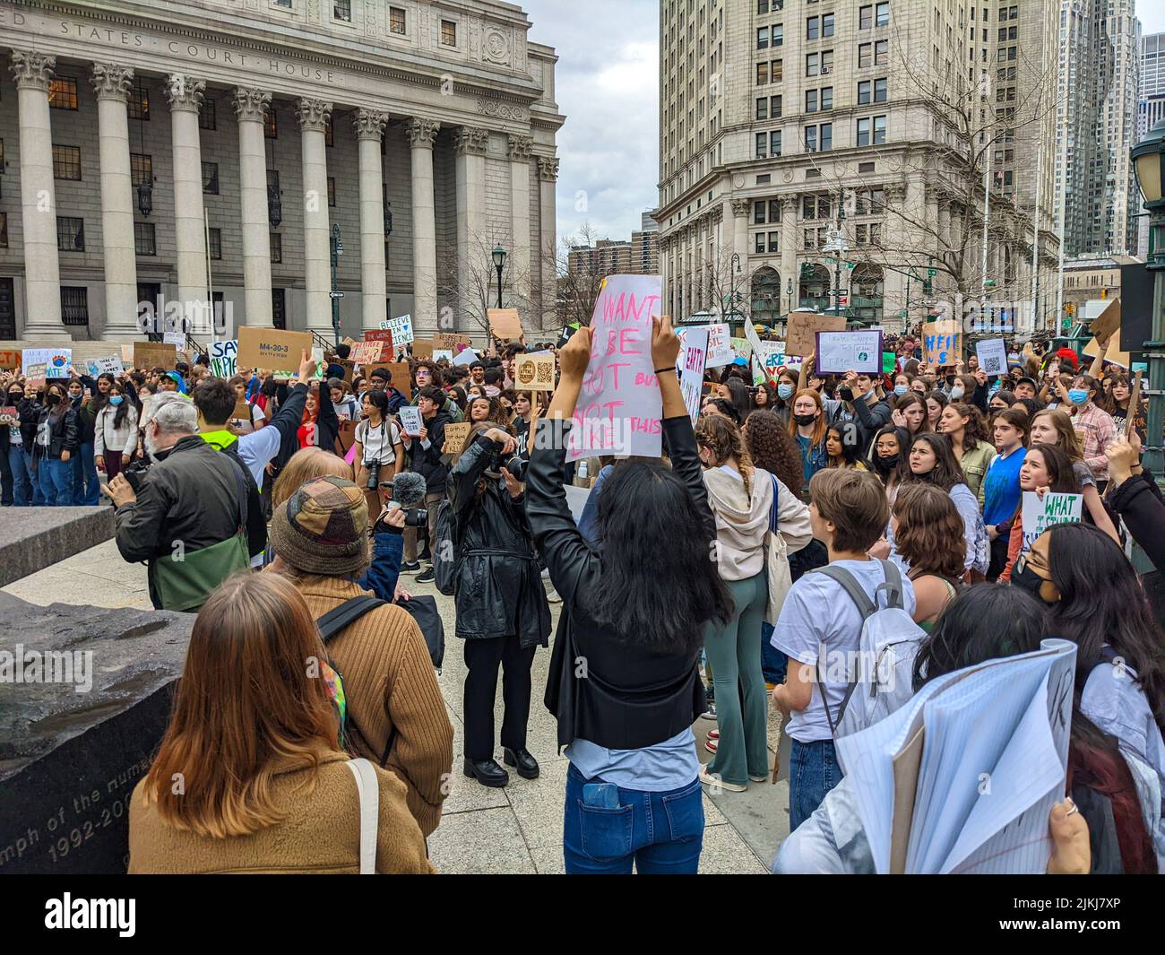 Des groupes d'étudiants se sont réunis à Foley Square, New York City ...