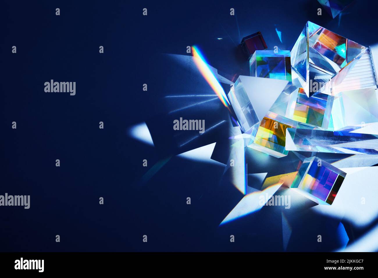 Les figures géométriques prismes avec la diffraction de la lumière des ...