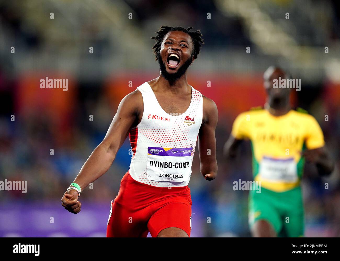 Emmanuel Temitayo Oyinbo-Coker, en Angleterre, célèbre la victoire de la finale masculine T45-47 ...