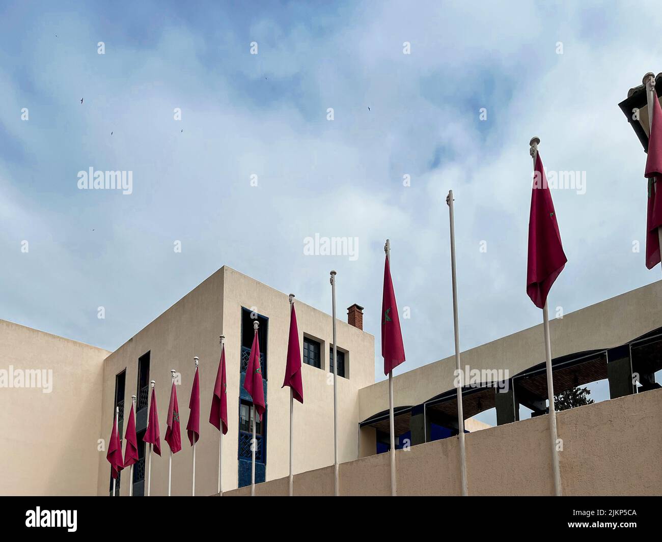 L'extérieur d'un restaurant McDonald's dans le centre-ville de Fès ...