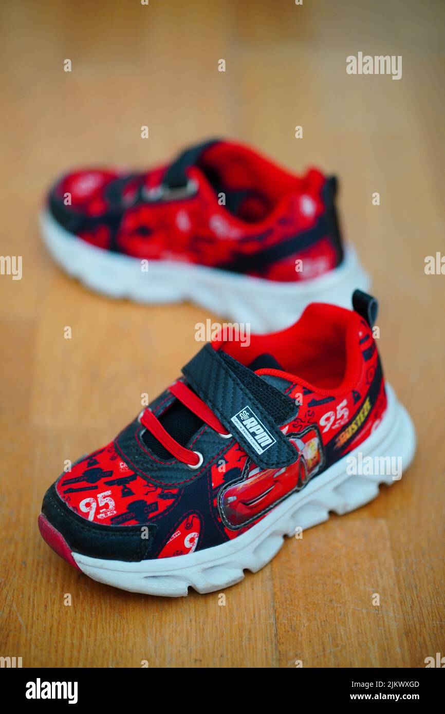 Chaussures enfant rouges du film Disney Pixar Cars avec le personnage ...