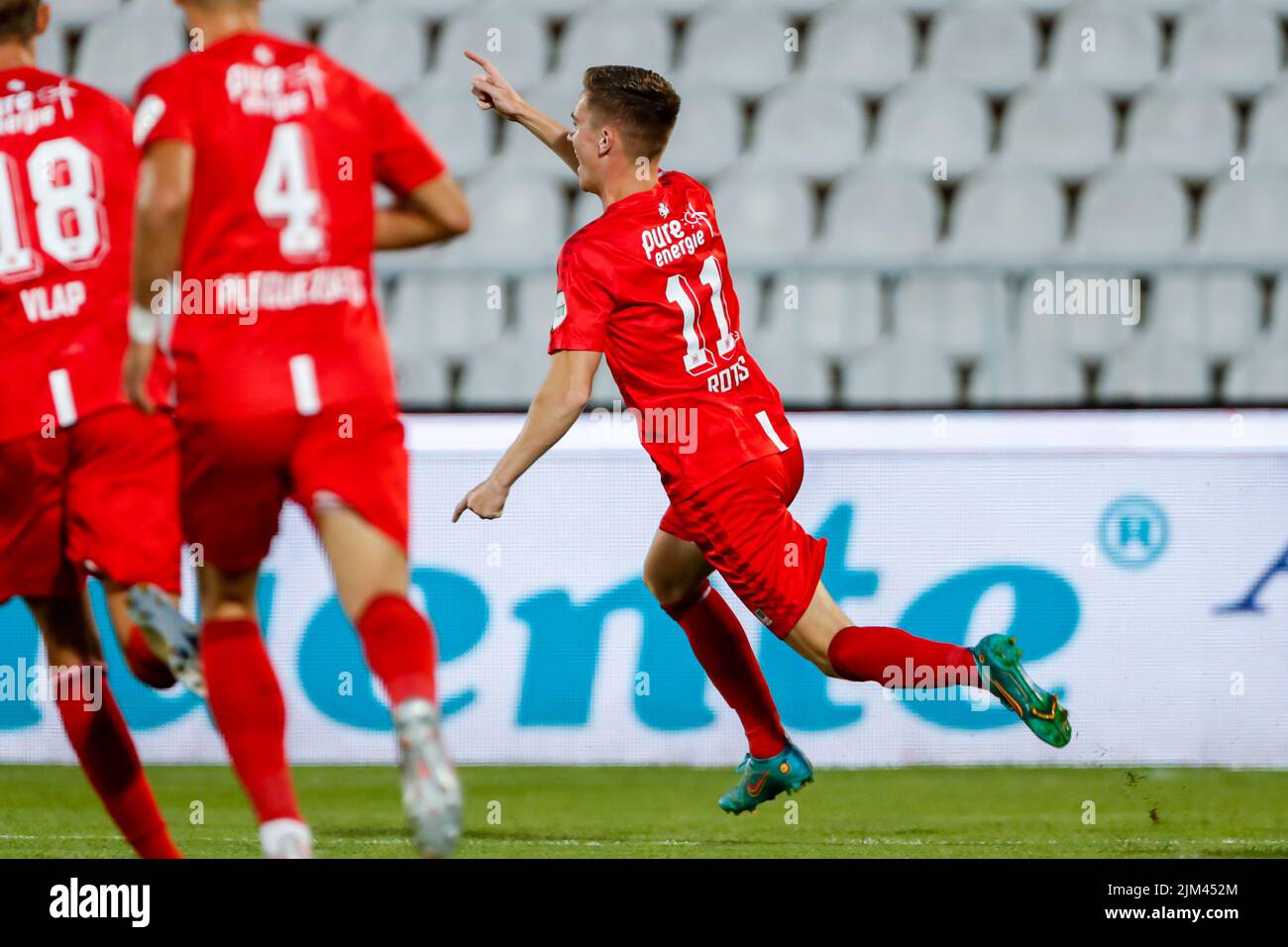 BELGRADE, SERBIE - AOÛT 4 : Daan Rots du FC Twente célèbre son but lors ...