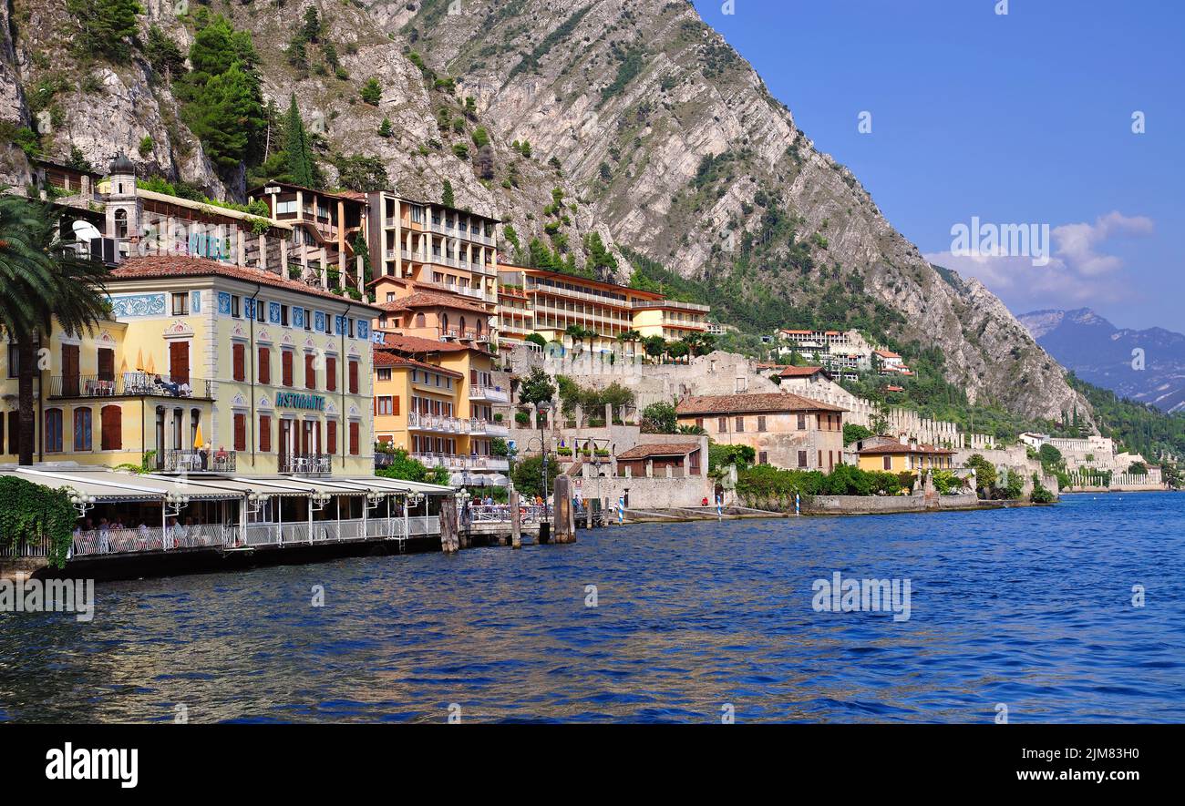 Limone vue lac de garde italie station de vacances italienne Banque de ...