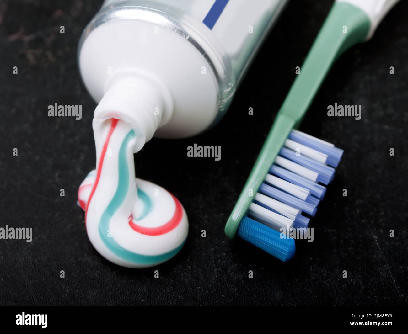 Dentifrice au fluor Banque de photographies et d’images à haute ...