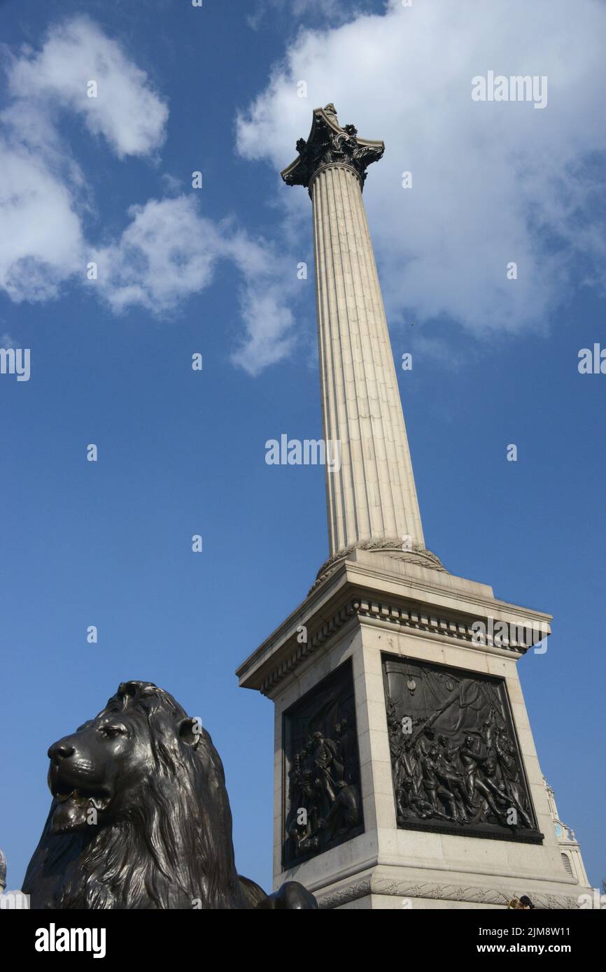 Nelson column lions Banque de photographies et d’images à haute ...