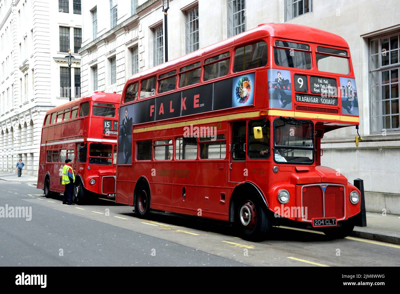 Bus londres rouges Banque de photographies et d’images à haute ...