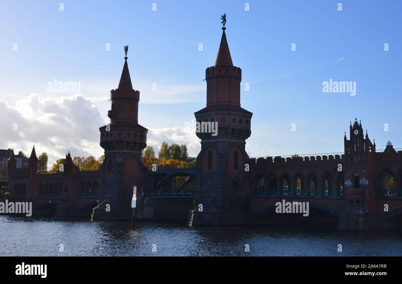 Oberbaumbrücke border Banque de photographies et d’images à haute ...