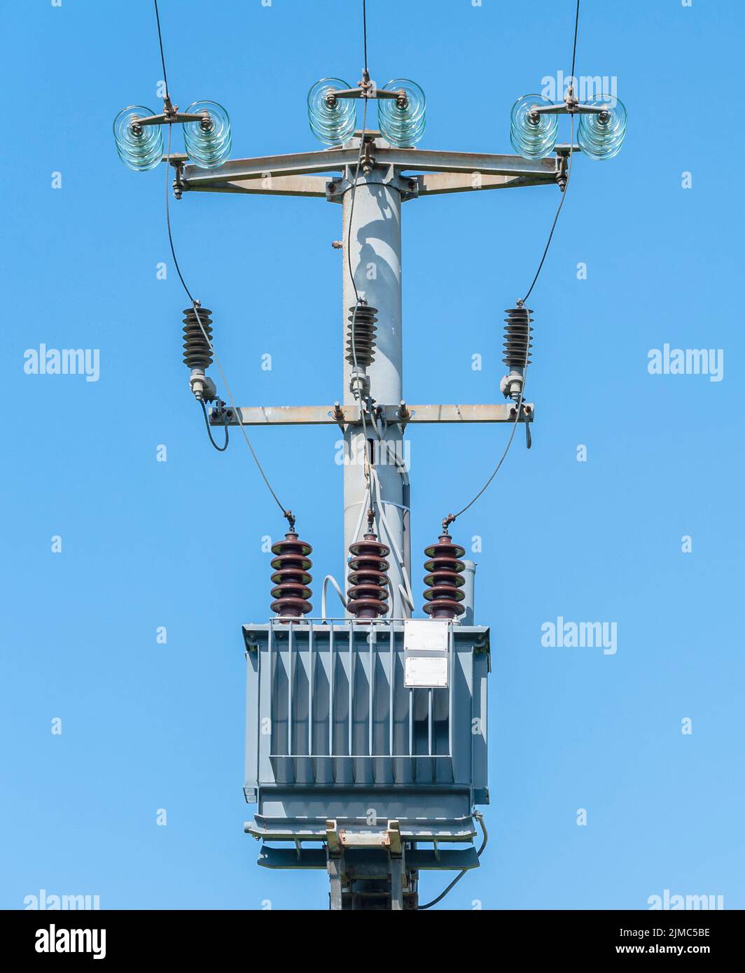 Transformateur électrique sur poteau électrique Photo Stock - Alamy