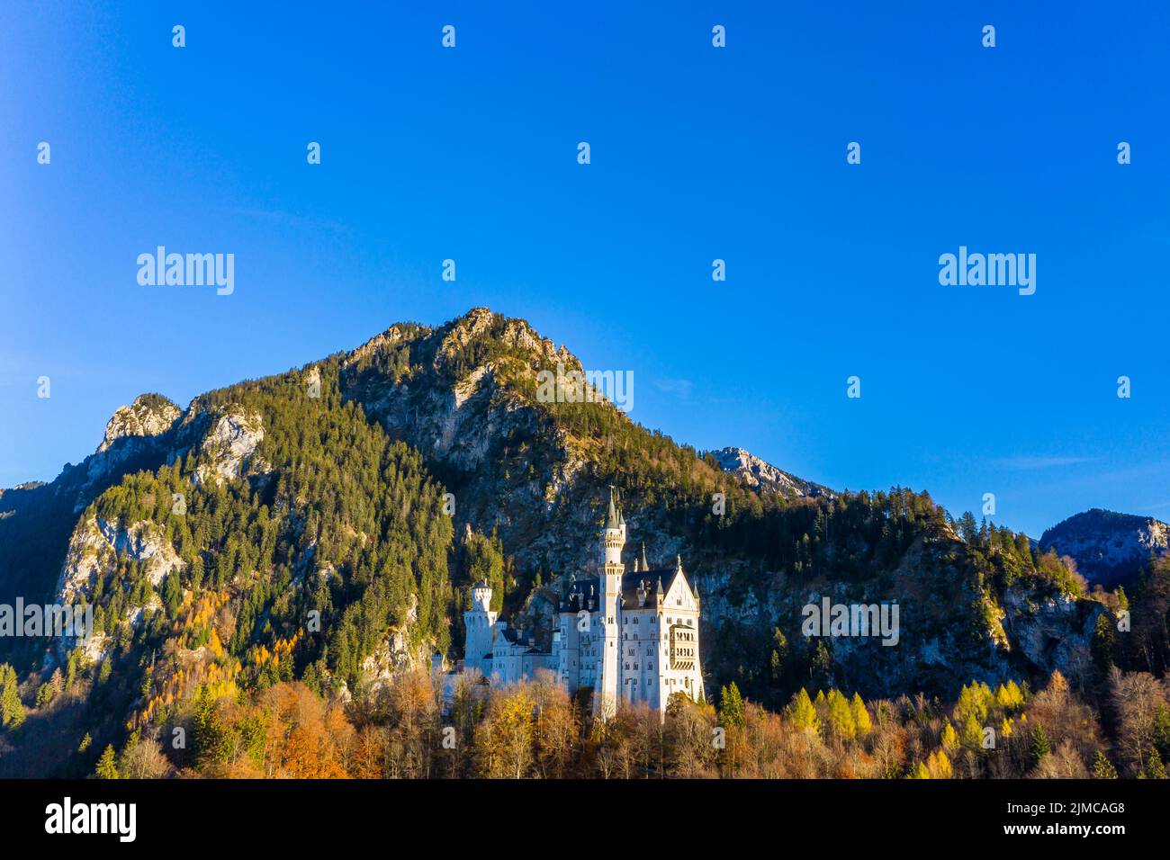 Vue aérienne, Château de Neuschwanstein, Forggensee, Schwangau, Bavière ...