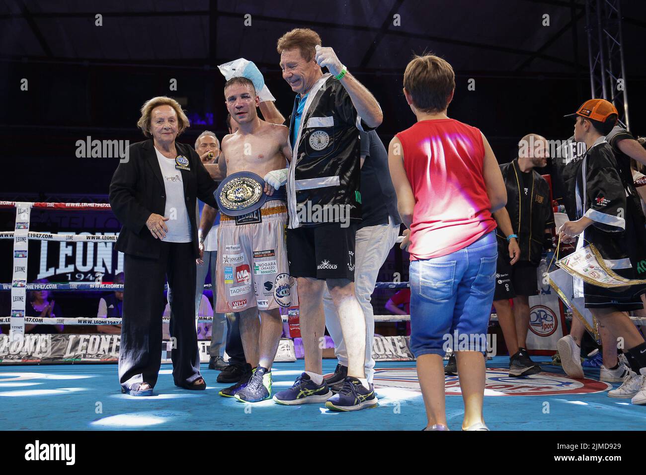 5th Agu 2022; pendant le match de boxe valable pour le titre de poids ...
