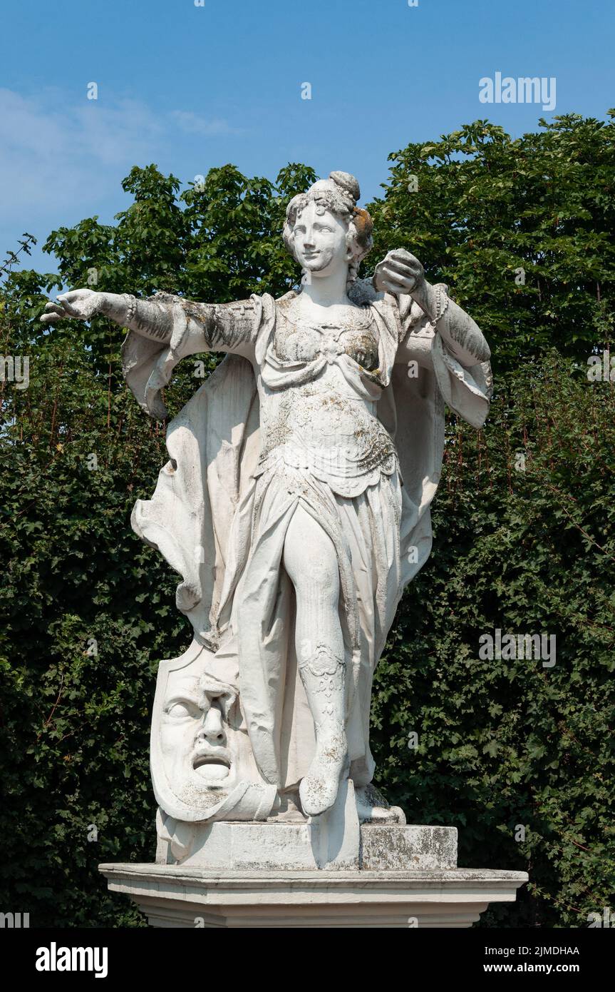 Female statue in park Banque de photographies et d’images à haute ...