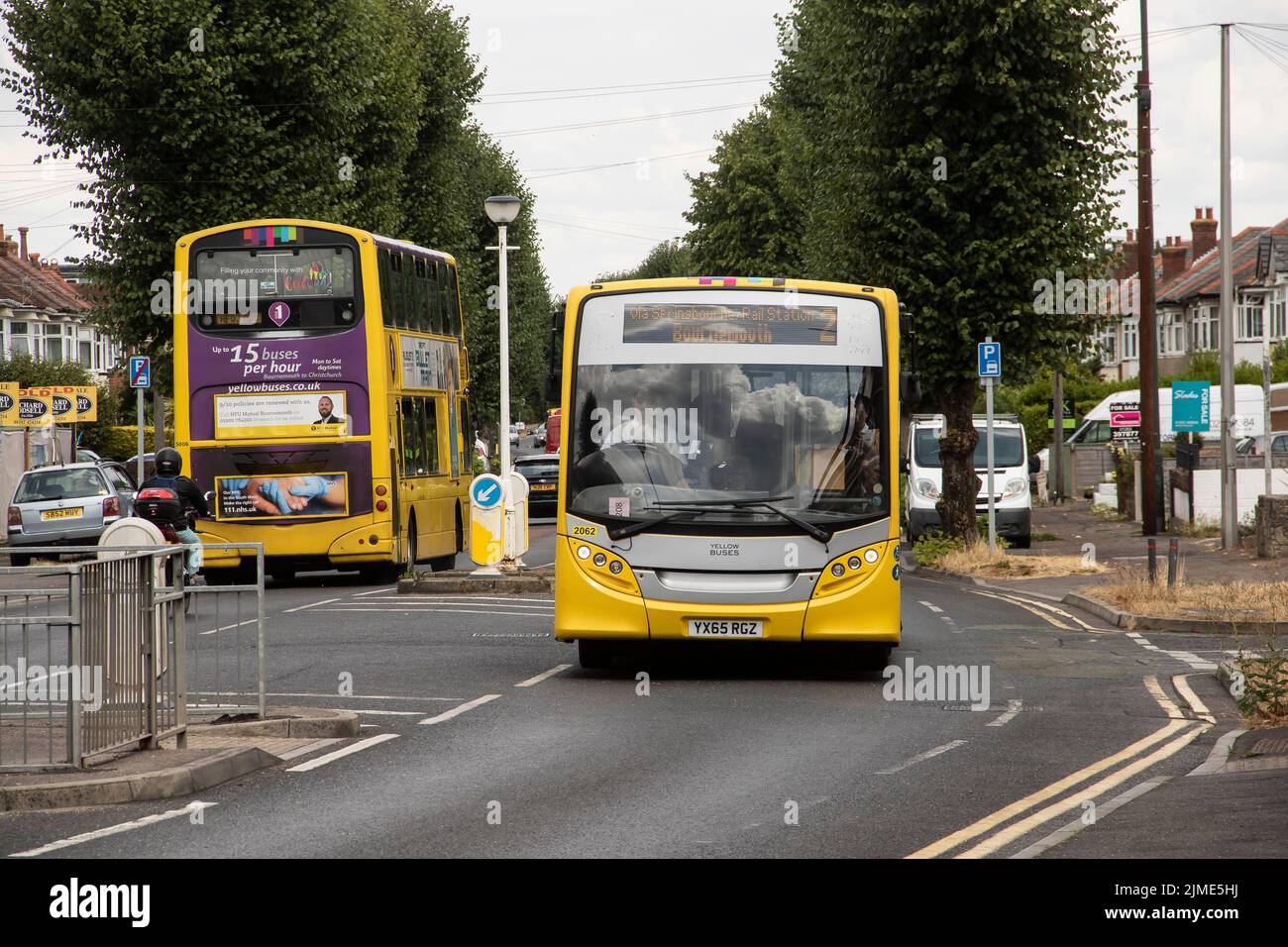 Bus jaunes Banque de photographies et d’images à haute résolution - Alamy