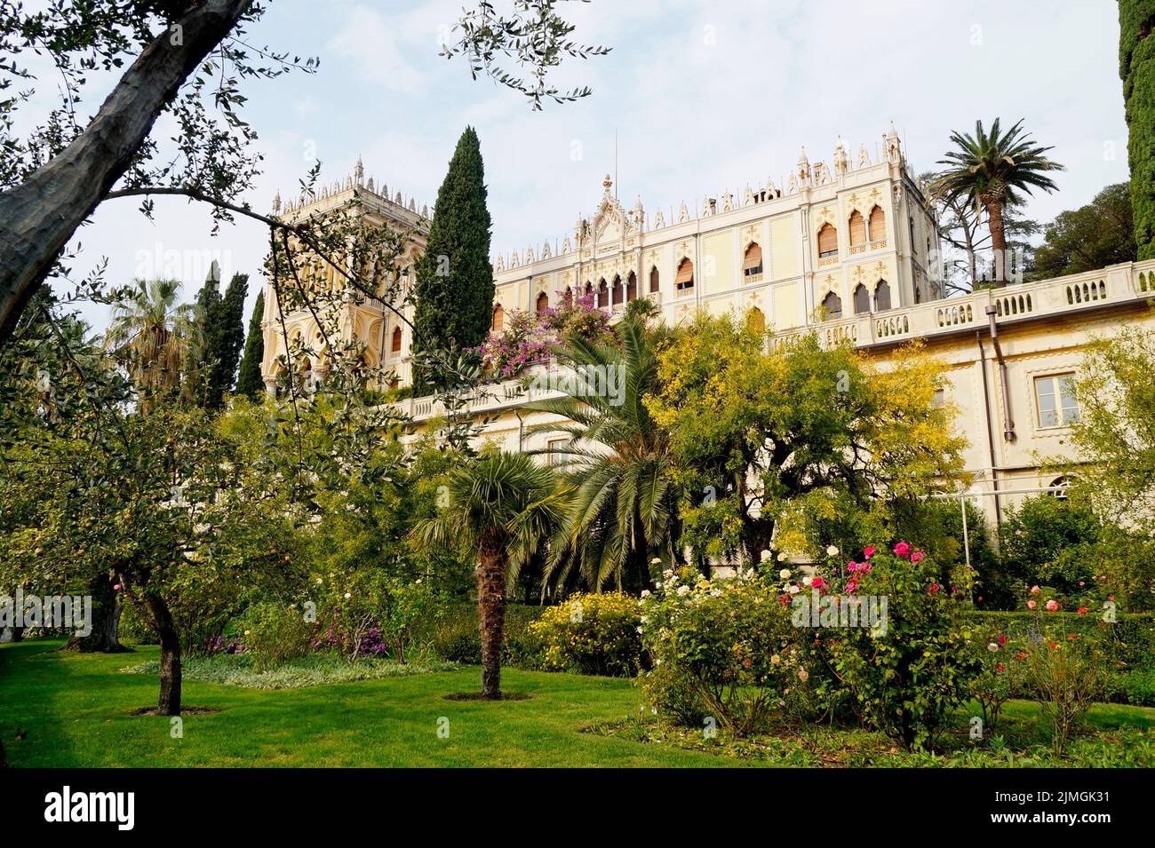 Un magnifique palais de la famille Borghèse Cavazza sur l'île Isola del ...