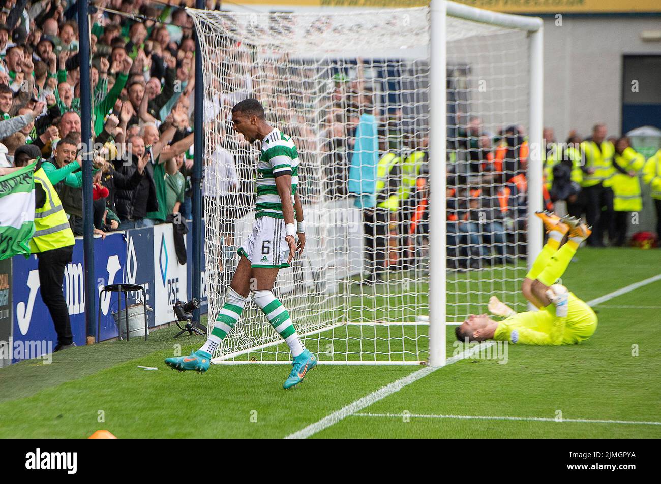 Le Celtic Moritz Jenz célèbre le deuxième but de son équipe lors du ...