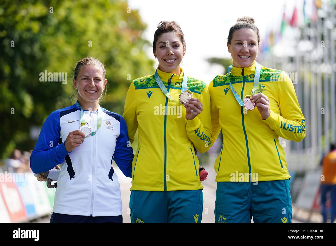 Neah Evans, médaillée d'argent en Écosse (à gauche), Georgia Baker (au ...