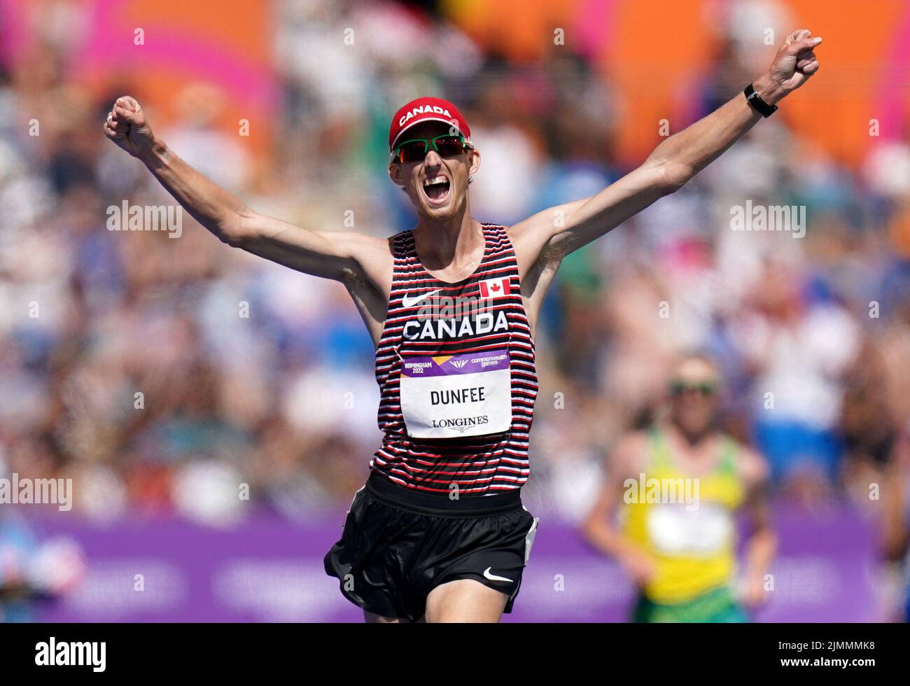 Evan Dunfee, du Canada, franchit la ligne pour remporter la finale de ...