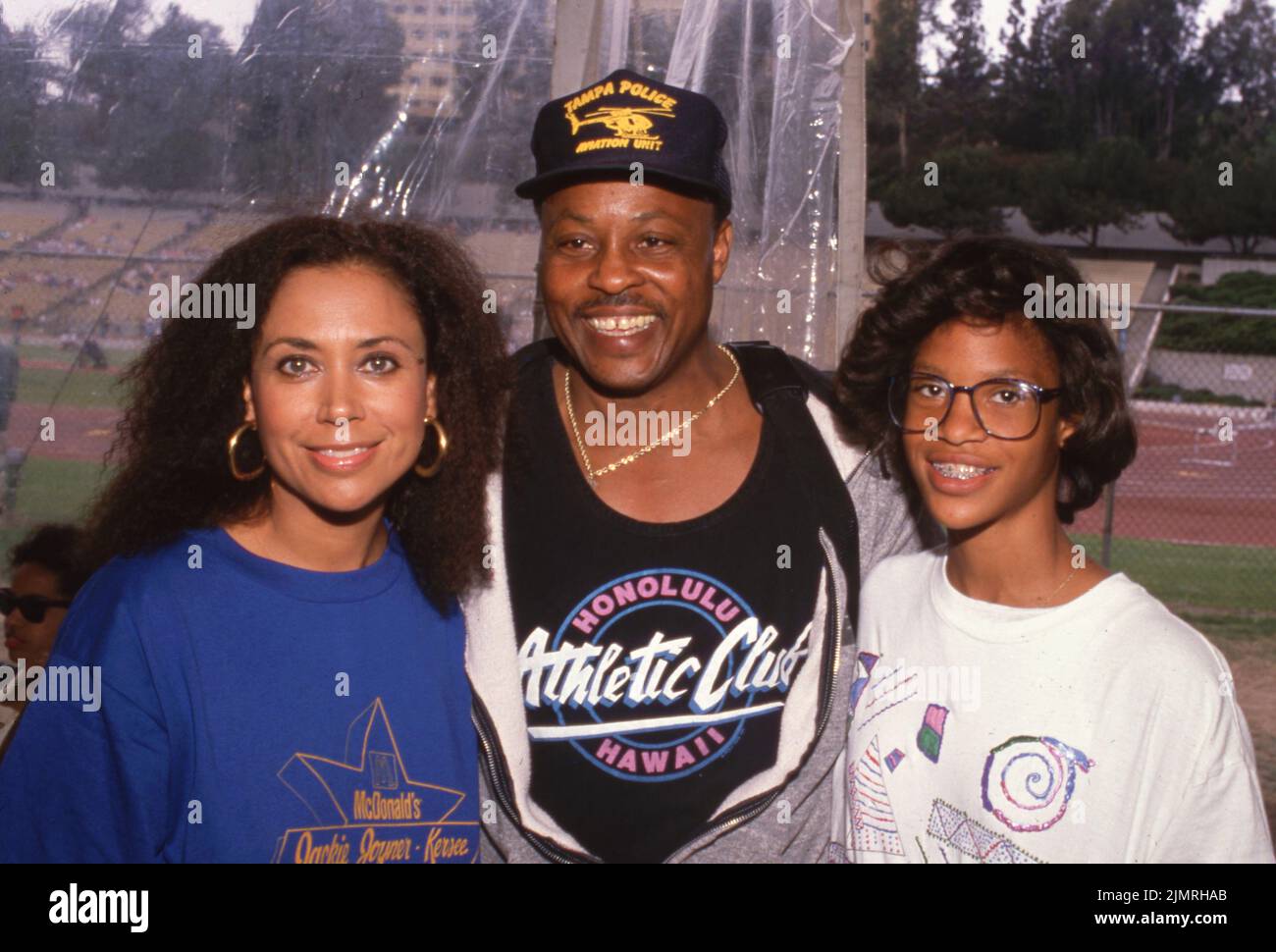 **PHOTO DE FICHIER** Roger E. Mosley est décédé. Denise Nicholas avec ...