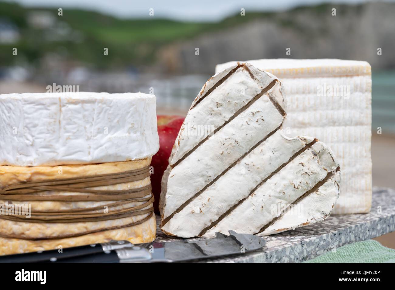 Quatre célèbres fromages de Normandie, carré pont l'eveque, fromage de ...