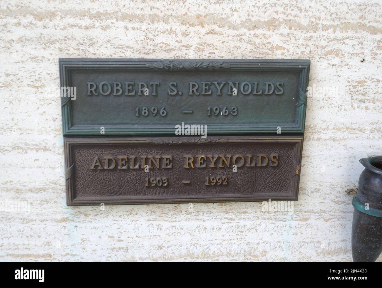 Adeline reynolds Banque de photographies et d’images à haute résolution - Alamy