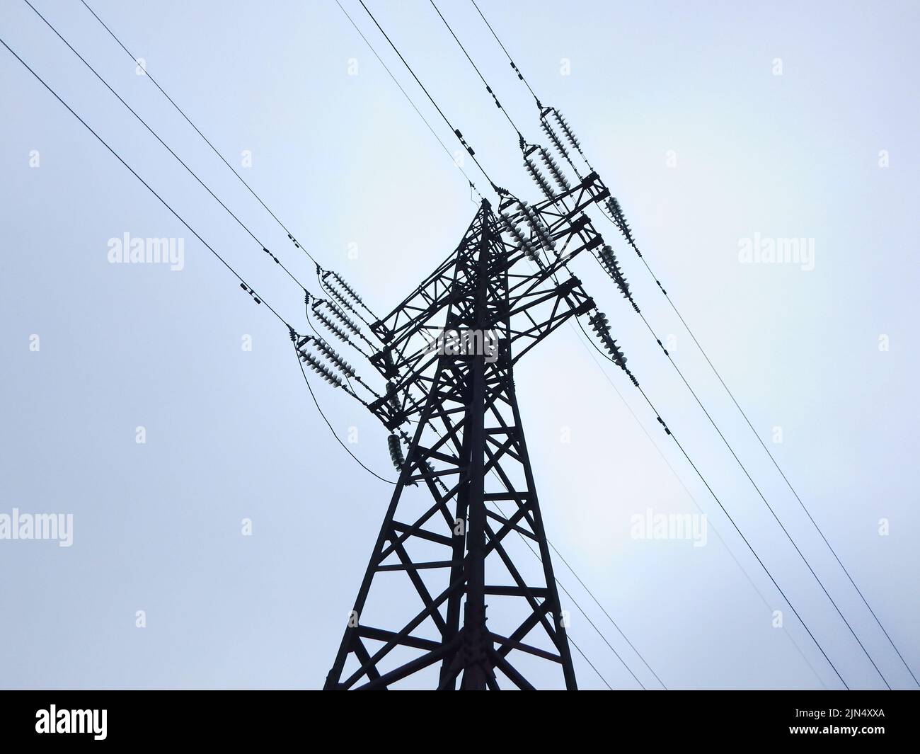 High tension wire Banque de photographies et d’images à haute résolution - Alamy
