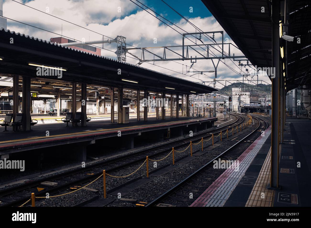 Osaka train station Banque de photographies et d’images à haute ...