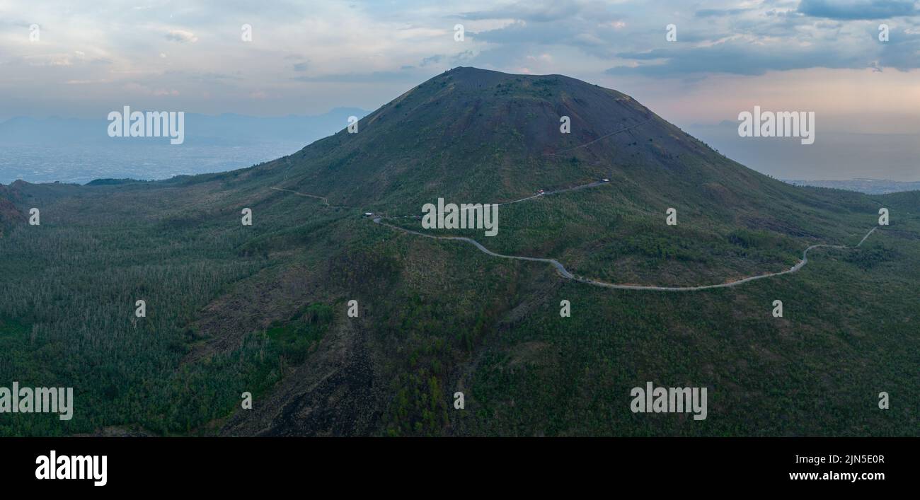 Vésuve vu du mont somma Banque de photographies et d’images à haute ...